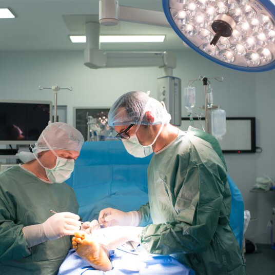 Ortopedie și traumatologie SANADOR | Tehnici chirurgicale moderne