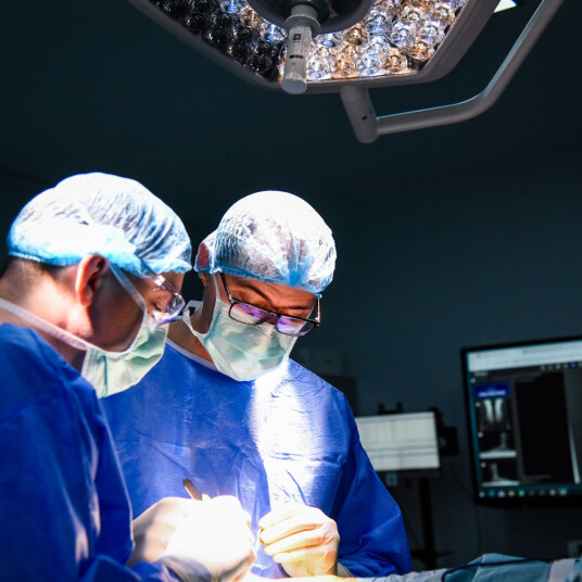 Dr. Codrin Huszar | Ortopedie și traumatologie | SANADOR