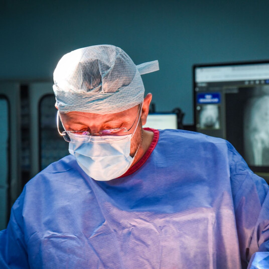 Dr. Adrian Dima | Ortopedie | SANADOR