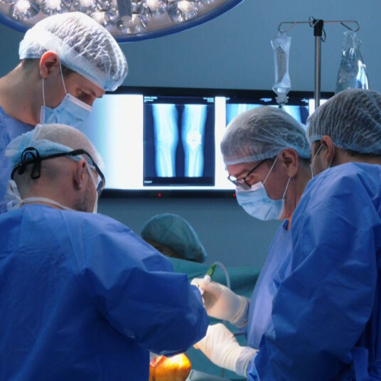 Ortopedie și traumatologie SANADOR | Tehnici chirurgicale moderne